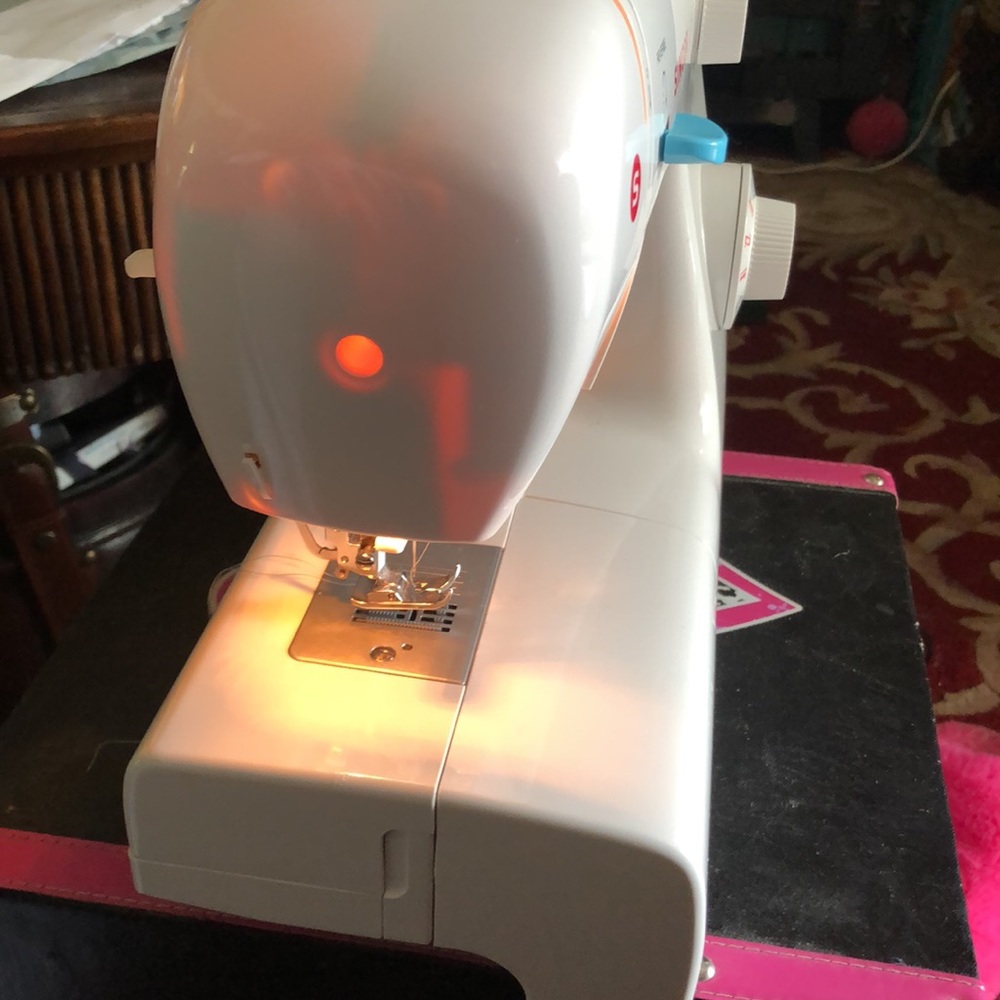 Singer Simple Sewing Machine - Gem